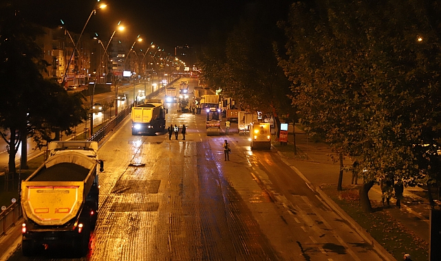 Büyükşehir’den 70 personel, 50 iş makinesi ile gece mesaisi - GÜNDEM ... Büyükşehir’den 70 personel, 50 iş makinesi ile gece mesaisi - GÜNDEM ...